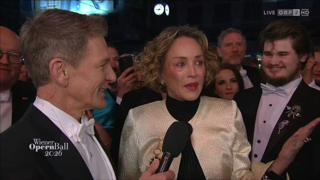 Sírógörcsöt kapott az operában Sharon Stone, majd elmenekült - VIDEÓ ...
